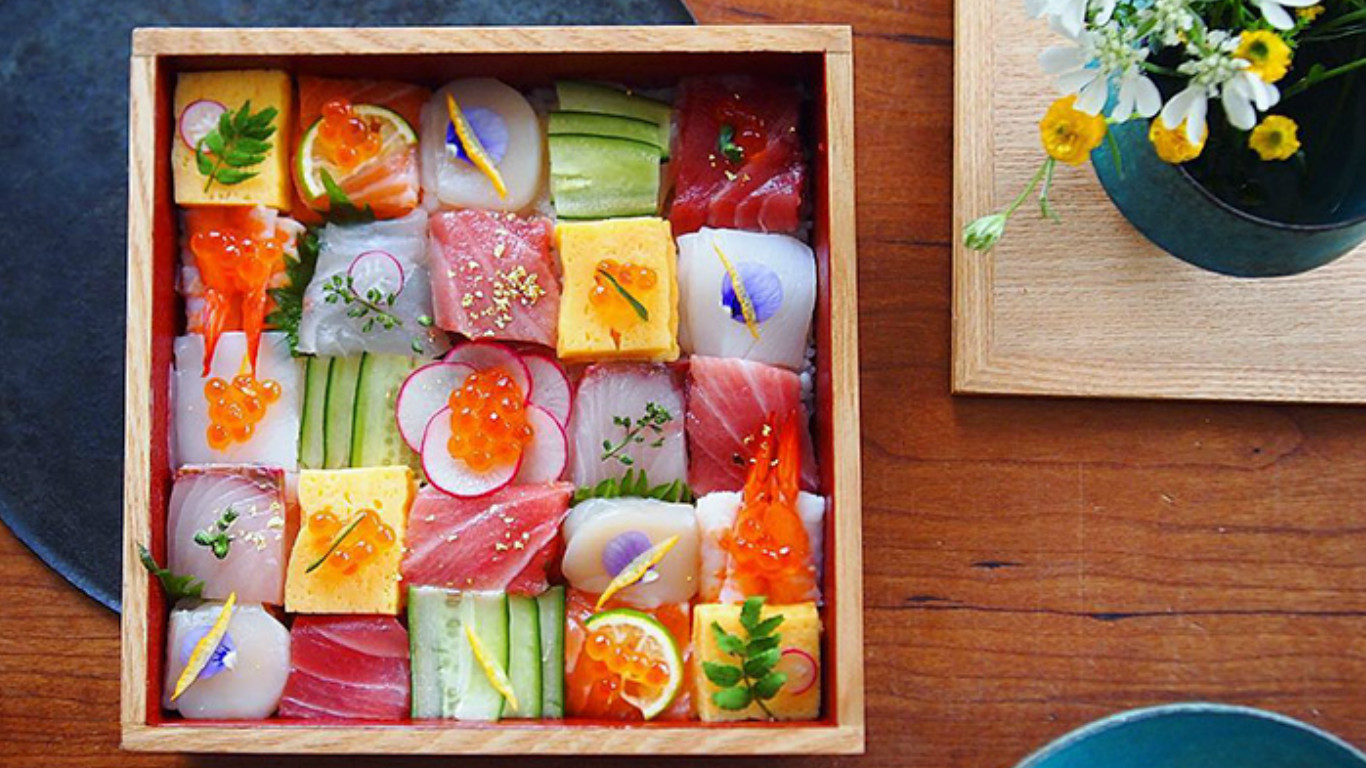 Sushi jako mozaika aneb jak obyčejný oběd proměníte v umělecké dílo – G.cz