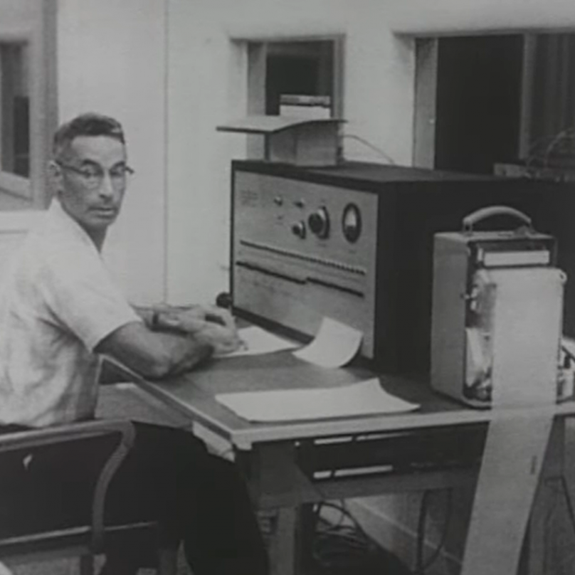 Milgram a jeho šokující experiment: proč lidé poslušně páchají zlo ...